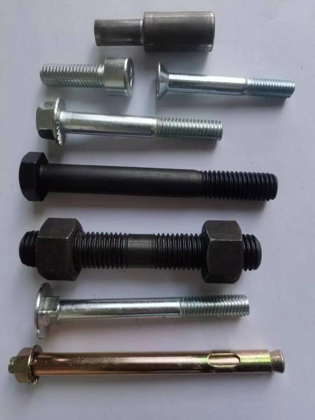 Thread rod bundle packaging on pallet