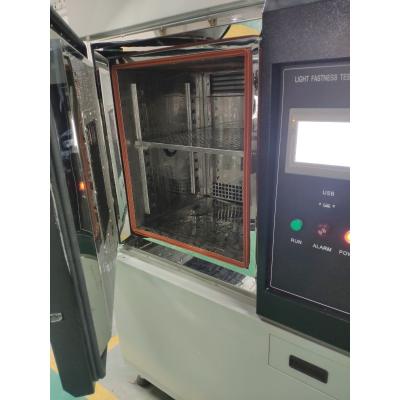 Cina Camera di invecchiamento a lampada allo xeno raffreddata ad aria ISO 105 Camera di prova climatica a lampada allo xeno ISO 4892 Prezzo di fabbrica in vendita