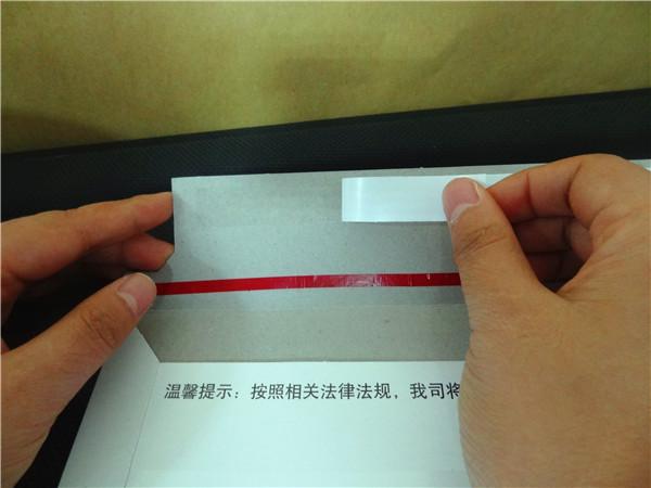 Doppio nastro adesivo laterale per la sigillatura dei documenti