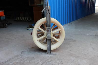 中国 各種各様の光ファイバー ケーブルをひもでつなぐ20KN OPGWの阻絶索の滑車 販売のため