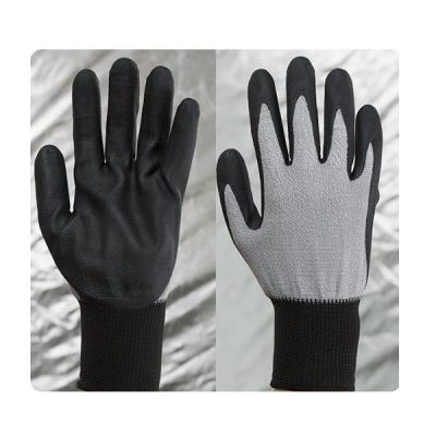 Cina Guanti di nylon ricoprenti di sicurezza della mano del calibro della palma della schiuma del macchinario di precisione 15 in vendita