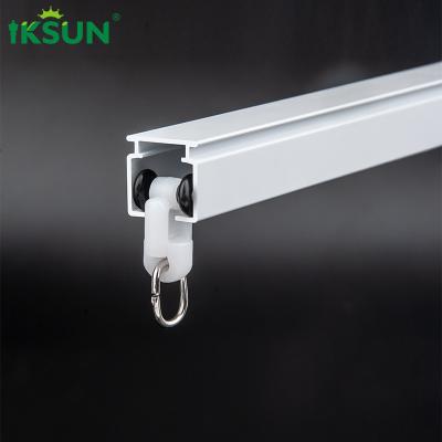 中国 Aluminium 6063 Extendable Curtain Track 1.1-4.5 Meter Adjustable Length 販売のため