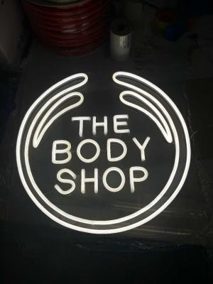中国 Customizable Handmade Neon Sign with 50K H Lifespan 販売のため