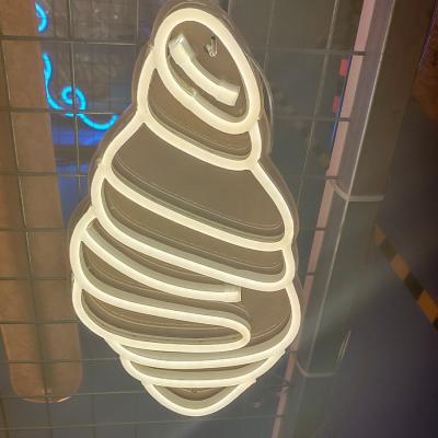 Cina Il deco di illuminazione della parete dell'insegna al neon del pacchetto del corno del croissant ha condotto il tubo al neon della flessione in vendita