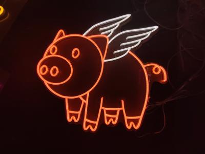 Cina Insegna al neon del maiale di illuminazione di Mencave Halloween delle ragazze dei bambini dell'insegna al neon del maiale in vendita