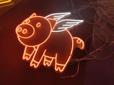 Cina Insegna al neon del maiale di illuminazione di Mencave Halloween delle ragazze dei bambini dell'insegna al neon del maiale in vendita