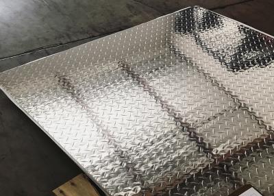 Cina Dull Anti Slip Stair Tread brillante placca duro 3003 5052 6061 delicatamente per le traverse da letto del camion in vendita