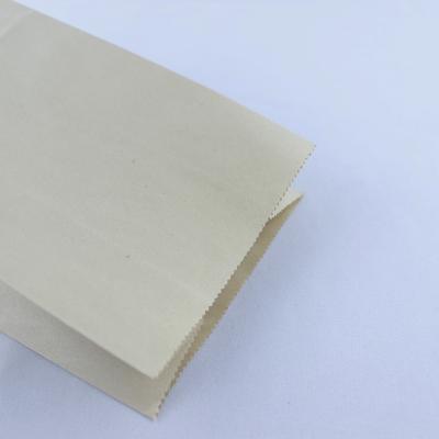 Cina Sacchetti di carta kraft riciclata biodegradabili con fondo piatto e maniglie torte in vendita
