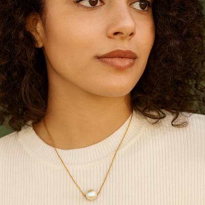China This stylish necklace with an 18k gold natural pearl pendant has a unique design, making it suitable for fashion boutiques and jewelers, catering to the preferences of different customers. for sale