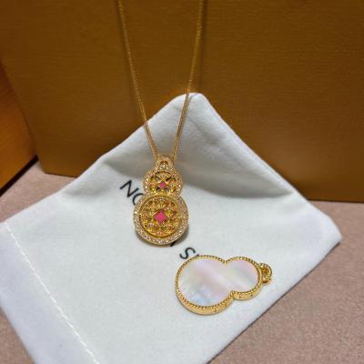 China Quality Choice Art Deco 18K Gold Pendant Necklace Gourd White Shell 18K Gold Pendant Dazzling Brilliant 18K Gold Pendant for sale