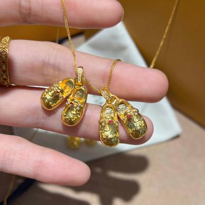 China Professional manufacturer Abstract Modern Cat Slippers Shape 18K Gold Pendant 18k Gold Trendy Fashion Pendant for sale