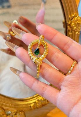 China Factory direct price Snake Water Drop 18 Karat Gold Pendant Expressive Personality 18k Gold Pendant Women for sale