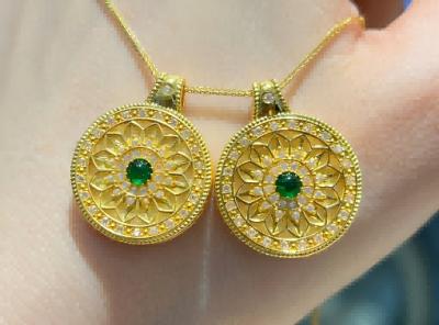 China Perfect Quality Luxurious 18K Gold Pendant Sunflower Compass Jade 18K Gold Pendant Delicate 18K Gold Pendant for sale