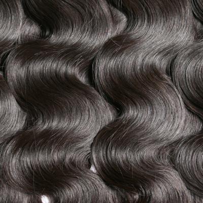 Cina I capelli umani brasiliani di colore puro del nero 1B di 100% impacchettano le estensioni dei capelli bagnati ed ondulati in vendita
