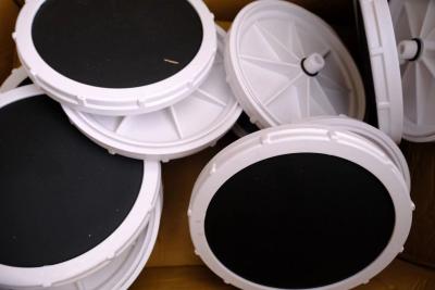 China 2mm Fine Bubble Membrane Disc Diffuser EPDM SOTE % 22-59 Hole Quantity 3500-8000 en venta