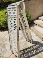 China 2 Pieces Aluminum Loading Ramps Easy Assemble For Loading Cargo for sale