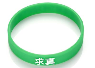 Cina Pubblicità promozionale sportiva Braccialetti personalizzati in gomma siliconica stampati in rilievo in vendita