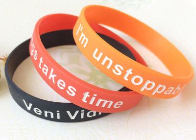Cina Polsini promozionali deprimenti e tinti di logo adulto di Custmozied di silicone della gomma in vendita