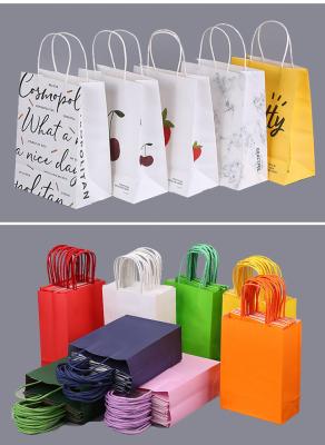 Cina Christmas Gift Packaging Kraft Paper Bag with Flexiloop Handle and Custom Logo Design in vendita
