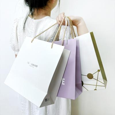 China Custom Kraft Paper Bag Packaging With Window for Gift Craft Recyclable and Smell Proof Te koop