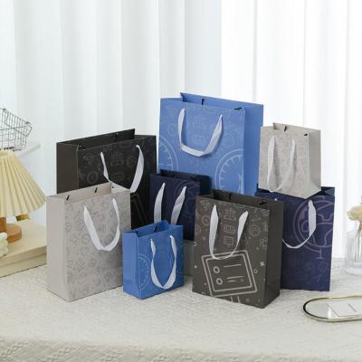 China Customized Color Eco Friendly 14X10X15 7.5 Inches Christmas Gift Bags with Logo Lamination à venda