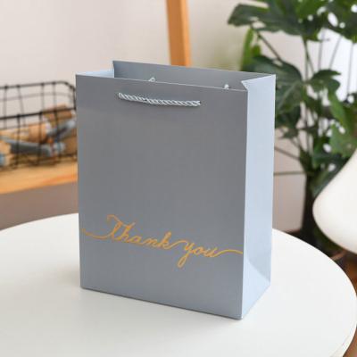 中国 Toowin Luxury Business Gift Paper Bag with Ribbon Handle and Customised Printing 販売のため