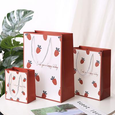 中国 Toowin Luxury Business Gift Paper Bag with Ribbon Handle and Customised Printing 販売のため