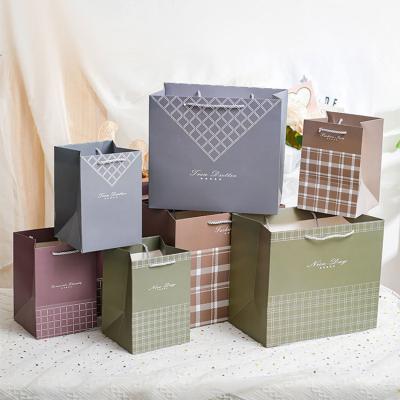China Custom Shopping Paper Bag With Logo Kraft Paper Bag With Gold Foil Toowin Maquina Para Hacer Bolsas De Papel for sale