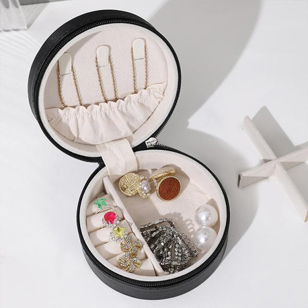 Forma personalizada de viaje portátil pequeña mini cuadrada caja de joyería de cuero PU para regalo de niña