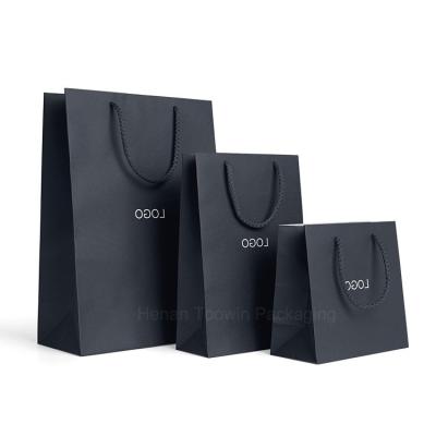 中国 A4紙袋 ホワイト紙 ギフトバッグ トウウィンのハンドル付き 美術用紙製の食料品 販売のため