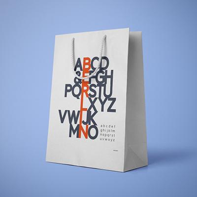 China Winkeltas van papier 14x10x15 inch met zwart-wit matte film en papier touw Te koop