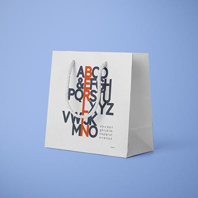 China Winkeltas van papier 14x10x15 inch met zwart-wit matte film en papier touw Te koop