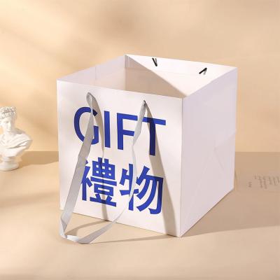 Cina Toowin Custom Black Ribbon Handle Gold Card Skincare Shop Sacchetto di carta bianca per alimentari in vendita
