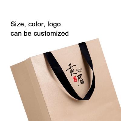 China Custom logo gedrukte papieren zakken voor sieraden en kleding verpakking ivoor karton materiaal Te koop