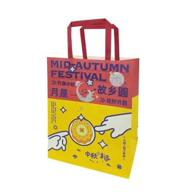 中国 金のリボンとフレキシロップハンドル 中型ギフトパッケージング用の紙袋 販売のため