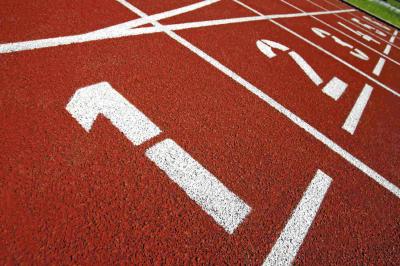 Cina Sport di superficie del poliuretano del campo che pavimentano anti slittamento per correre dei bambini in vendita