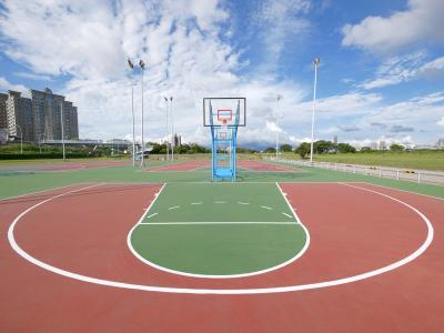 Cina Gli sport di gomma verde/rossi che pavimentano per la multi superficie Purposed rinfrescano il costruttore in vendita