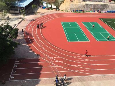 Cina 400 metri di spessore atletico di gomma della pista 13mm con il sistema del cappotto dello spruzzo in vendita