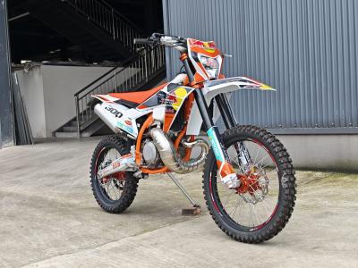 China 2 Stroke 300cc Enduro Motocross Bike With Single Chamber Dual Mode Front Absorbers for sale