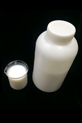 China Goede hechting Styreen acryl emulsie toepasbaar op bouwoppervlakken om de levensduur van gebouwen te verlengen for sale