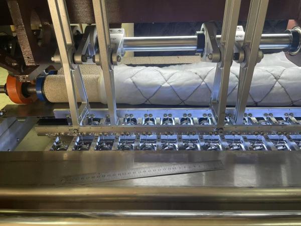 1400RPM 240CM幅 高速コンピュータ制御多針キルトミシン（回転フック付き）​