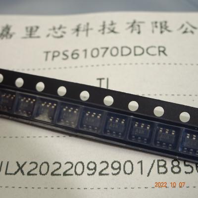 中国 スイッチング電圧レギュレータ IC 集積チップ回路 TPS61070DDCR 700mA 販売のため