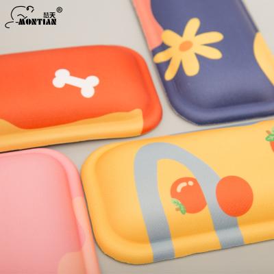 Chine Protection de repos de poignet de clavier de mousse de mémoire de bande dessinée aucun tissu enveloppant la conception à vendre