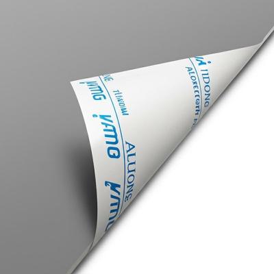 中国 1220mm 幅 PE アルミニウム複合板 折りたたみ強度 ≥140Mpa アルーダング保護フィルム 販売のため