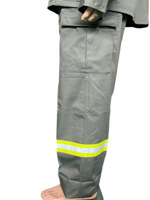 China Sicherheitsuniform Feuerwehr-Anzug mit Reflektorband für Männer Knöpfe und Velcro Jacke und Hose Standard Feuerwehr-Uniform zu verkaufen