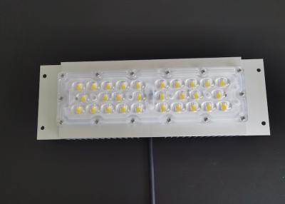 China 7070 SMD 28 módulo de luz de calle LED 158X103 DEGREE Lente de luz exterior con disipador de calor en venta