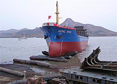 China Drydock Vessel Slipway Marine Rubber Airbag for Ship Launching Lifting for sale
