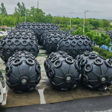 中国 世界中のボートやヨット向けプレミアムマリンラバーフェンダー 販売のため