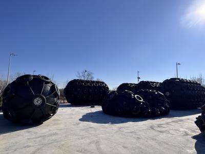 China Ship Boat Berthing 50Kpa 80Kpa Rubber Fender Chain Tyre Net Heavy Duty Dock Fender for Marine Vessel Berthing Protection for sale