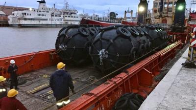 China 50KPA sich hin- und herbewegendes Boot der Größen-D2.5*L4 Marine Pneumatic Rubber Fender Inflatable zu verkaufen